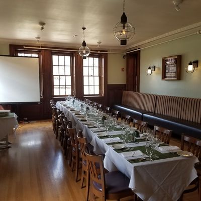 METRO BIS - 128 Photos & 98 Reviews - American (New) - 690 Hopmeadow St ...