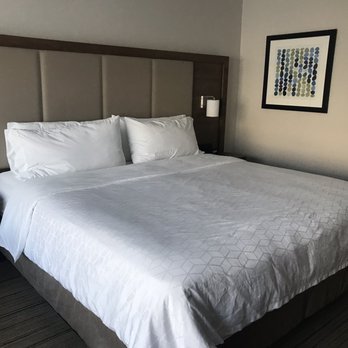 HOLIDAY INN EXPRESS & SUITES PHOENIX - AIRPORT NORTH - Updated August ...