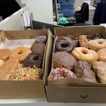 CHUCK’S DONUT SHOP - 355 Photos & 568 Reviews - 5335 NE 4th St, Renton ...