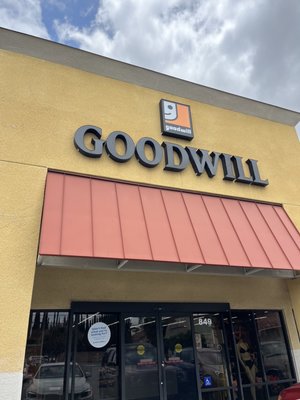GOODWILL OF ORANGE COUNTY - Updated January 2026 - 80 Photos & 113 ...