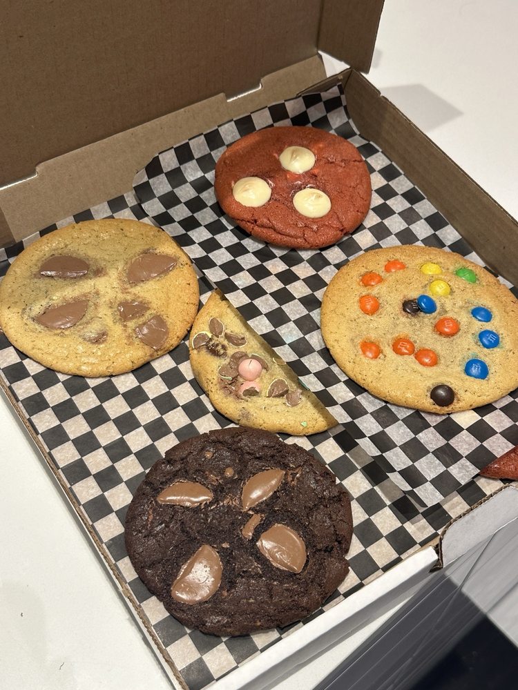 MIDNIGHT COOKIE - Updated December 2024 - 14 Photos - 363 Clinton ...