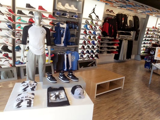 SNIPES - Updated February 2025 - 30 S 52nd St, Philadelphia ...