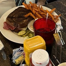 ROCHESTER INN & HARDWOOD GRILLE - Updated July 2025 - 99 Photos & 138 ...