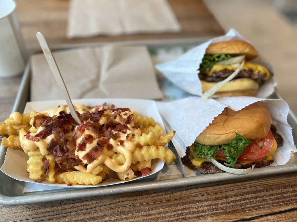 SHAKE SHACK HARVARD SQUARE - Updated October 2025 - 338 Photos & 452 ...