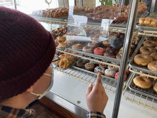 ROLLEN DONUTS - Updated January 2025 - 56 Photos & 127 Reviews - 2010 G ...