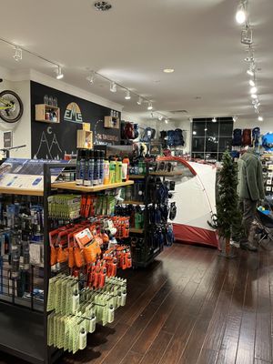 EASTERN MOUNTAIN SPORTS - Updated August 2025 - 90 Middlesex Turnpike, Burlington, Massachusetts ...