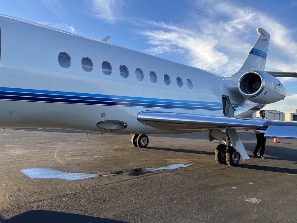 SIGNATURE FLIGHT SUPPORT - Updated December 2025 - 12 Photos - 4321 ...