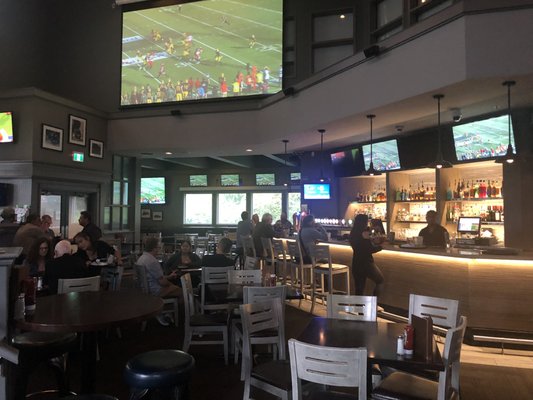 GUILDFORD STATION PUB - 106 Photos & 103 Reviews - 10176 154 Street ...