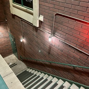 THE WHITE RABBIT - Updated July 2025 - 622 Photos & 417 Reviews - 207 N ...