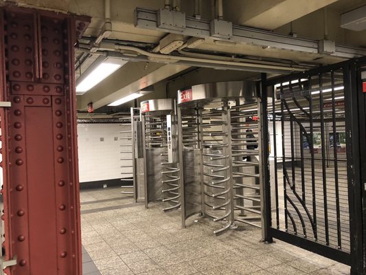 MTA - 207 ST. SUBWAY STATION - Updated December 2025 - 43 Photos & 10 ...