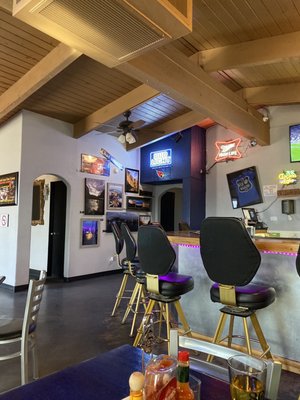 HOOCH’S 66 BAR & GRILL - 39 Photos & 30 Reviews - 5035 E Powell Lake Rd ...