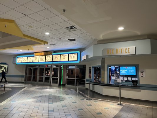 LAUGHLIN OUTLET CENTER - Updated February 2025 - 160 Photos & 102 ...