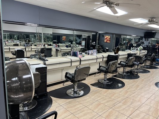 JERRY ROBERTS SALON - Updated October 2025 - 26 Photos & 17 Reviews ...