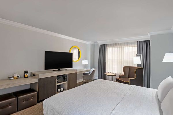 HAMPTON INN & SUITES STAMFORD - 131 Photos & 35 Reviews - 26 Mill River ...