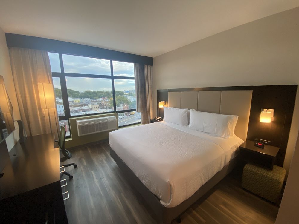 HOLIDAY INN EXPRESS LONG ISLAND CITY E - NEW YORK - Updated January ...