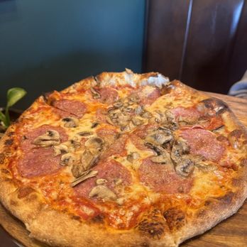 RED’S PIZZERIA AND TAPHOUSE - Updated May 2024 - 230 Photos & 186 ...