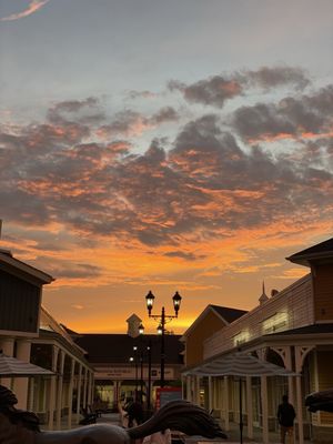 TANGER OUTLETS PITTSBURGH - Updated July 2025 - 82 Photos & 116 Reviews ...