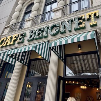CAFE BEIGNET, ROYAL STREET - Updated June 2025 - 4077 Photos & 3396 ...