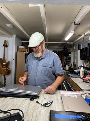 THE COMPUTER GEEKS - Updated December 2025 - 89 Reviews - 4417 Magazine ...