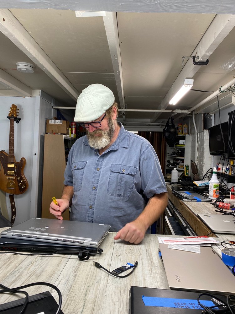 THE COMPUTER GEEKS - Updated December 2024 - 82 Reviews - 4417 Magazine ...