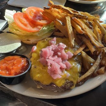 TRAIN WRECK BAR - Updated April 2025 - 954 Photos & 957 Reviews - 427 E ...