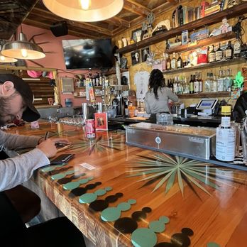 GIANT ROCK MEETING ROOM - PIZZA BAR - Updated May 2025 - 183 Photos ...