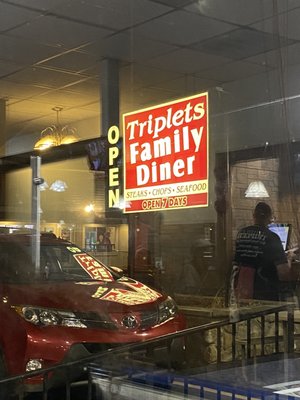 TRIPLETS FAMILY RESTAURANT - Updated December 2024 - 115 Photos & 143 ...