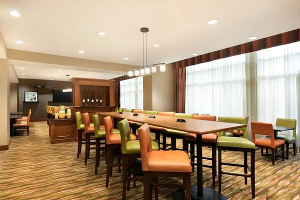 HAMPTON INN NEW YORK - LAGUARDIA AIRPORT - 143 Photos & 89 Reviews ...