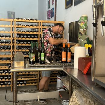 OENO WINEMAKING - Updated August 2025 - 346 Photos & 247 Reviews - 201 Kapaa Quarry Pl, Kailua ...