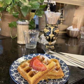 QUEENS BREAKFAST COCKTAILS - 271 Photos & 168 Reviews - 3927 Edmonton ...