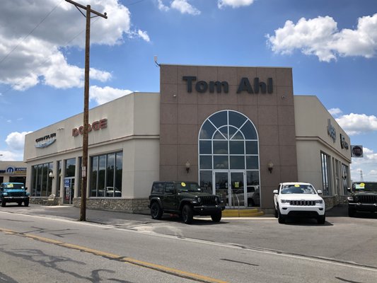 Tom Ahl Chrysler Dodge Jeep Ram