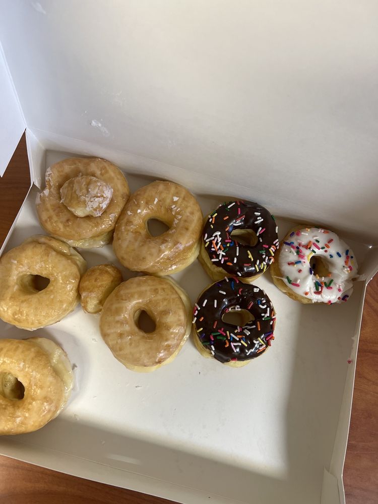 MAX’S DONUT SHOP - Updated November 2025 - 11 Photos & 14 Reviews ...