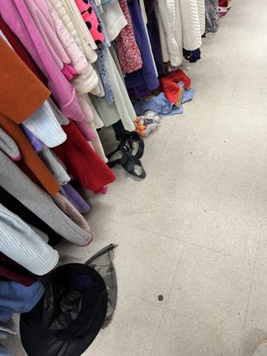 VILLAGE DISCOUNT OUTLET - Updated October 2025 - 21 Photos & 101 ...