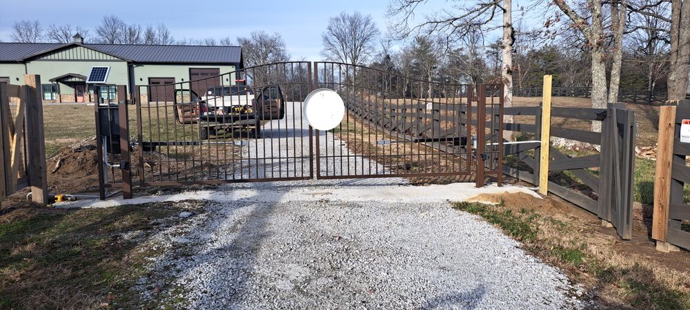 PLATEAU FARM AND RANCH FENCE - Crossville, Tennessee - Fences & Gates ...