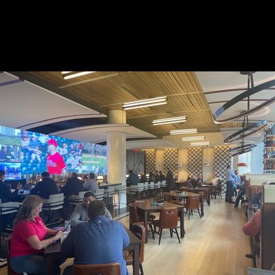 TEN HANDS SOCIAL BAR & EATERY - American (New) - 241 W Washington St ...