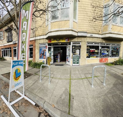 LA FAMIGLIA MARKET & DELI - Updated December 2025 - 16 Photos & 30 ...