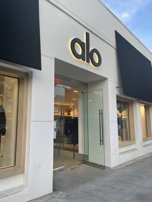 ALO - Updated October 2025 - 117 Photos & 147 Reviews - 370 N Canon Dr ...