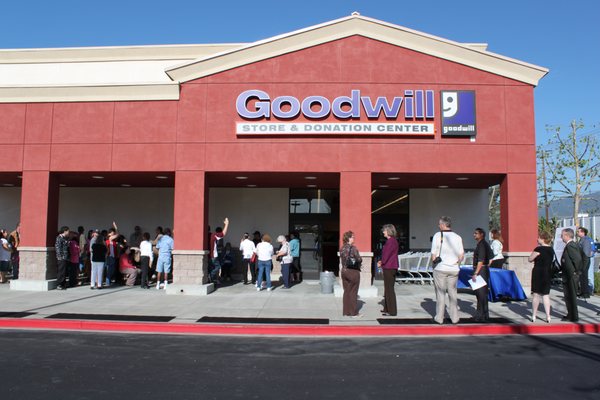 GOODWILL SOUTHERN CALIFORNIA RETAIL STORE & DONATION CENTER - Updated ...