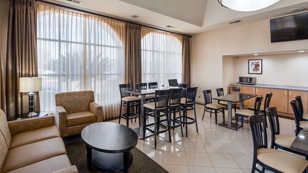 BEST WESTERN NORWALK INN - Updated October 2025 - 165 Photos & 85 ...