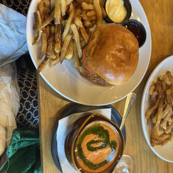 TRAPPEZE PUB - Updated September 2025 - 300 Photos & 571 Reviews - 269 ...