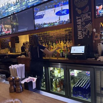 TONY C’S SPORTS BAR & GRILL - Updated June 2025 - 484 Photos & 512 ...