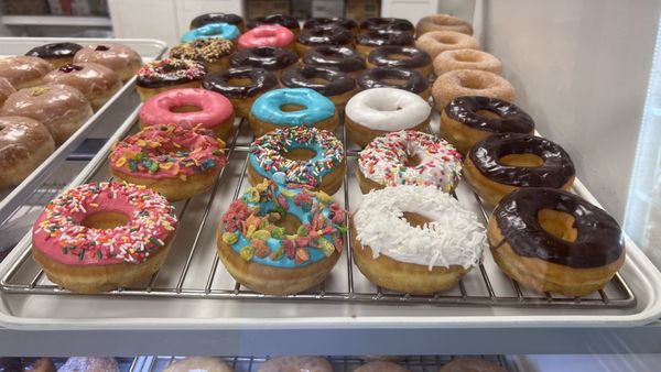 DONUT WORLD - Updated July 2025 - 11 Photos - 1117 E McNeese St, Lake ...