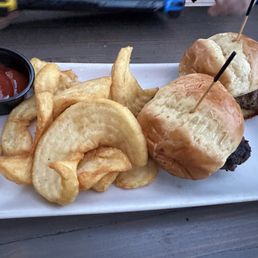 BARNYARD CRAFTHOUSE & EATERY - Updated July 2025 - 399 Photos & 456 ...