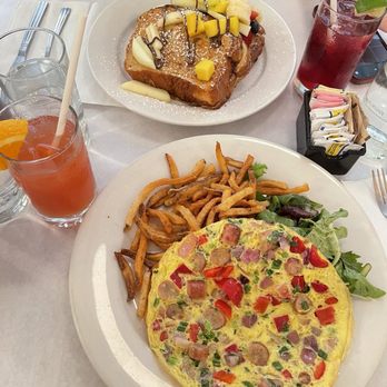 CAFÉ LULUC - Updated July 2025 - 1825 Photos & 1695 Reviews - 214 Smith ...