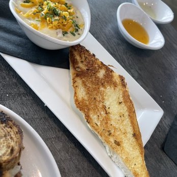 GATE 12 BAR & GRILL - Updated July 2025 - 193 Photos & 165 Reviews ...