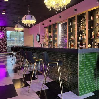 CHAMPAGNE & CHOCOLATE - Updated November 2024 - 221 Photos & 50 Reviews ...