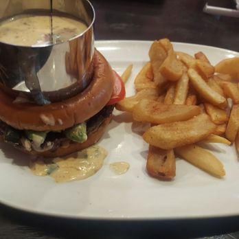 RED ROBIN GOURMET BURGERS AND BREWS - Updated December 2024 - 434 ...