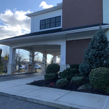 SAYVILLE LIBRARY - Updated September 2025 - 16 Photos - 88 Greene Ave ...