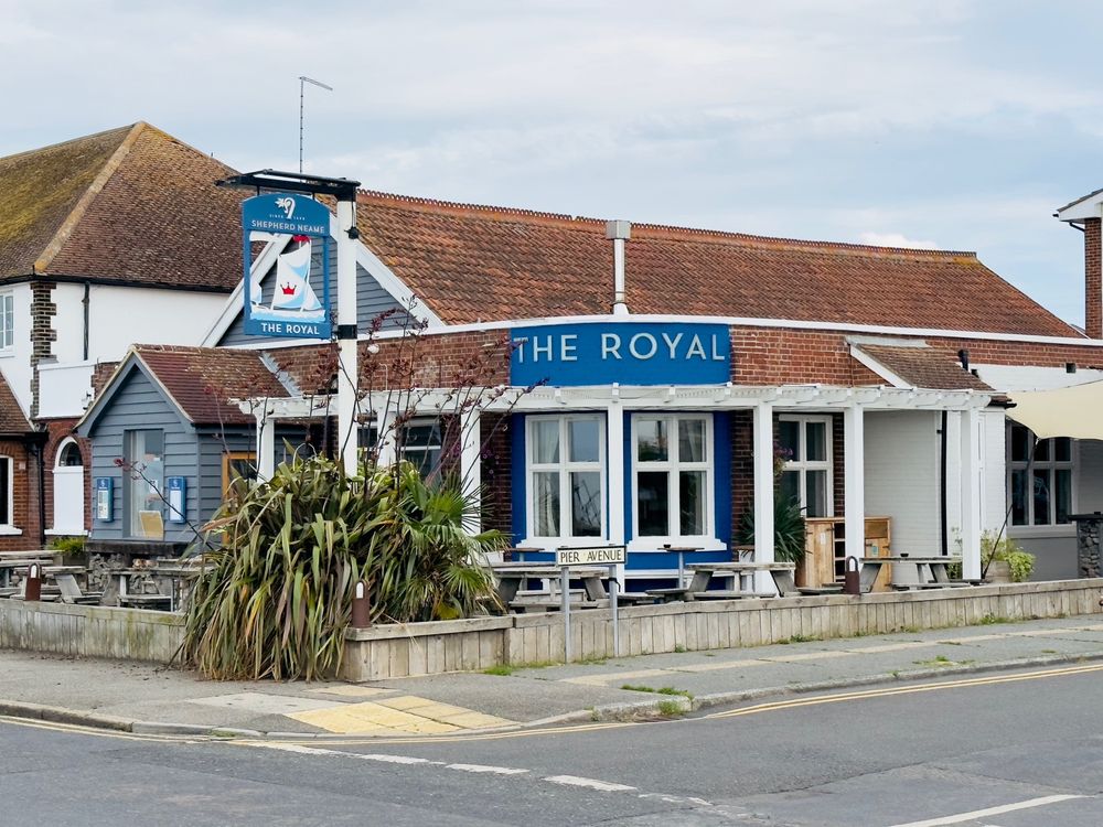 THE ROYAL - Updated July 2025 - 64 Marine Parade, Whitstable, Kent ...