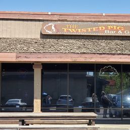 TWISTED PIG BAR AND GRILL - Updated July 2025 - 475 Photos & 710 ...